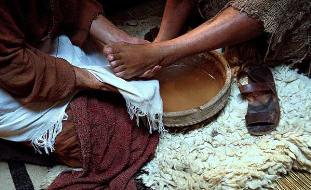 Jesus Washing the Disciples’ Feet: Key Takeaways for Today - Jesus Film ...